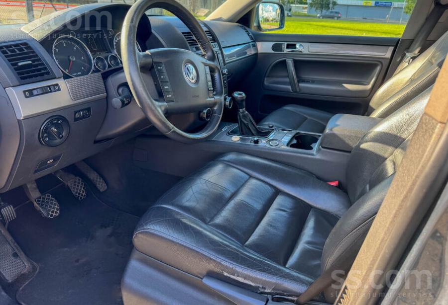 Pelēks Volkswagen Touareg 2006 Rīga, ar dzinēja tilpumu 2.50 L un nobraukumu 298 tūkst. km par 3600 €, foto 9 vietnē AUTOMOTO.COM.LV