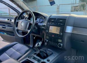 Pelēks Volkswagen Touareg 2006 Rīga, ar dzinēja tilpumu 2.50 L un nobraukumu 298 tūkst. km par 3600 €, foto 10 vietnē AUTOMOTO.COM.LV
