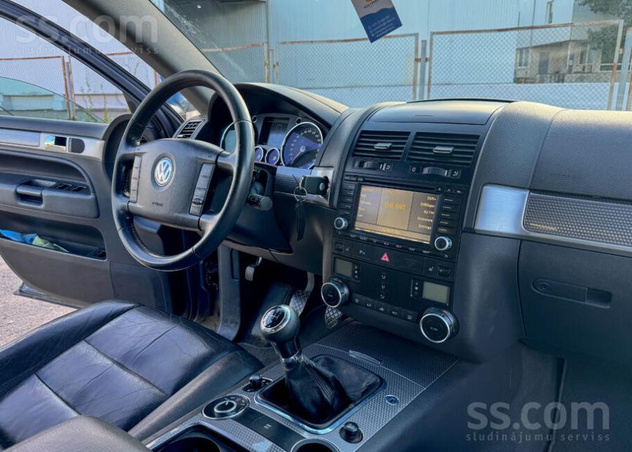 Pelēks Volkswagen Touareg 2006 Rīga, ar dzinēja tilpumu 2.50 L un nobraukumu 298 tūkst. km par 3600 €, foto 10 vietnē AUTOMOTO.COM.LV