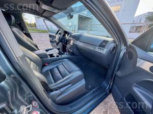 Pelēks Volkswagen Touareg 2006 Rīga, ar dzinēja tilpumu 2.50 L un nobraukumu 298 tūkst. km par 3600 €, foto 11 vietnē AUTOMOTO.COM.LV