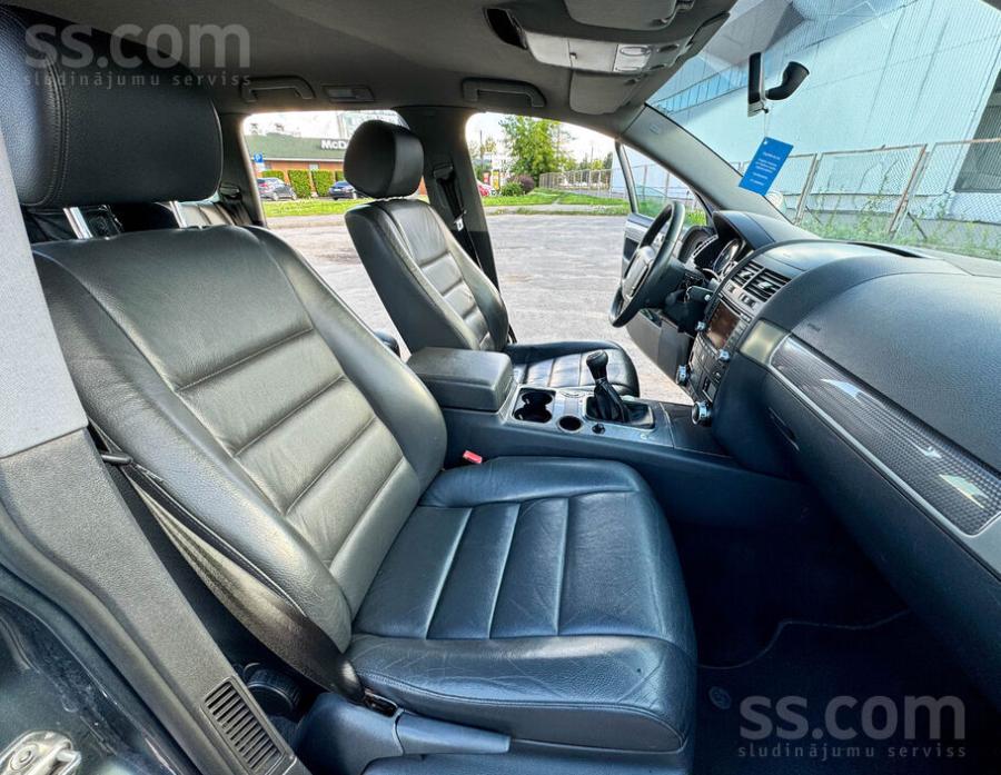 Pelēks Volkswagen Touareg 2006 Rīga, ar dzinēja tilpumu 2.50 L un nobraukumu 298 tūkst. km par 3600 €, foto 12 vietnē AUTOMOTO.COM.LV