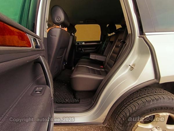 Pelēks Volkswagen Touareg 2007 Tallina, ar dzinēja tilpumu 3.00 L un nobraukumu 234 tūkst. km par 2999 €, foto 11 vietnē AUTOMOTO.COM.LV