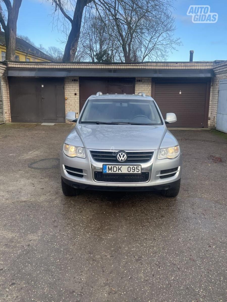 Pelēks Volkswagen Touareg 2007 Viļņa, ar dzinēja tilpumu 2.50 L un nobraukumu 238 tūkst. km par 4280 €, foto 1 vietnē AUTOMOTO.COM.LV