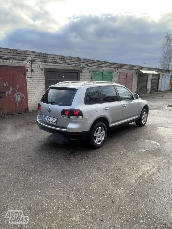 Grey Volkswagen Touareg 2007 in Vilnius, with an engine capacity of 2.50 L and mileage of 238 thousand km for 4280 €, photo 4 on AUTOMOTO.COM.LV