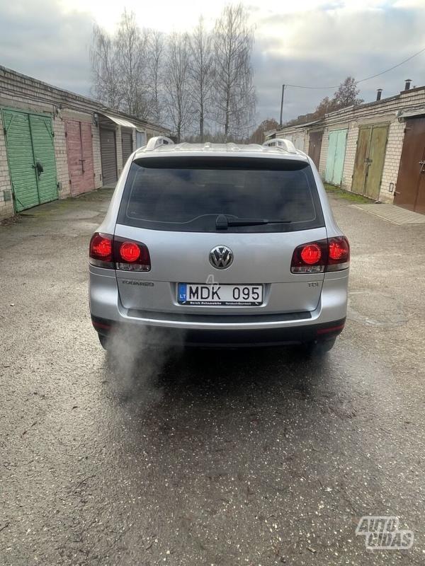 Grey Volkswagen Touareg 2007 in Vilnius, with an engine capacity of 2.50 L and mileage of 238 thousand km for 4280 €, photo 5 on AUTOMOTO.COM.LV