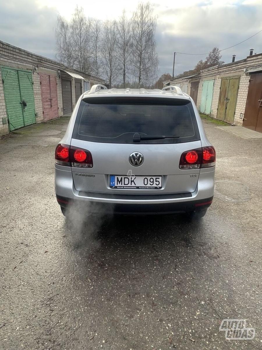 Pelēks Volkswagen Touareg 2007 Viļņa, ar dzinēja tilpumu 2.50 L un nobraukumu 238 tūkst. km par 4280 €, foto 5 vietnē AUTOMOTO.COM.LV
