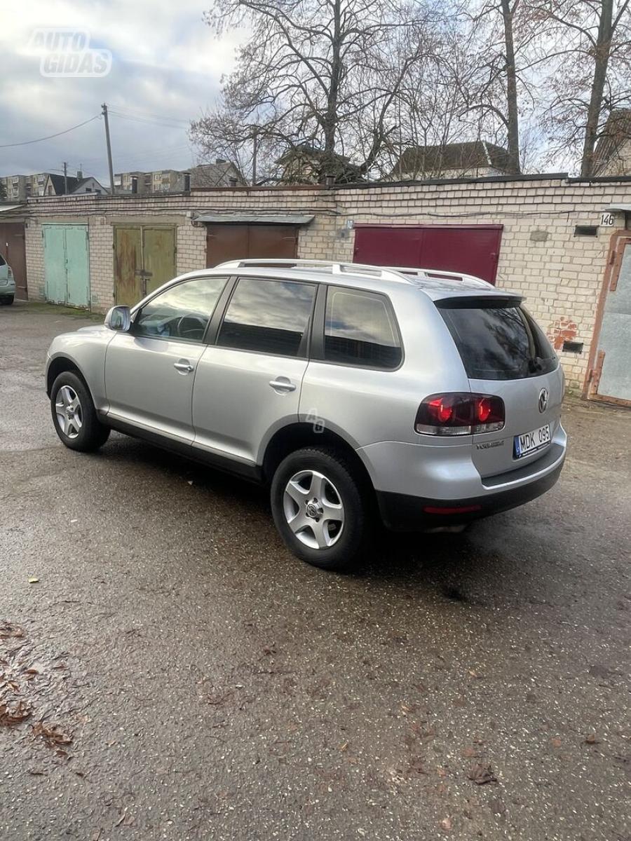 Pelēks Volkswagen Touareg 2007 Viļņa, ar dzinēja tilpumu 2.50 L un nobraukumu 238 tūkst. km par 4280 €, foto 6 vietnē AUTOMOTO.COM.LV