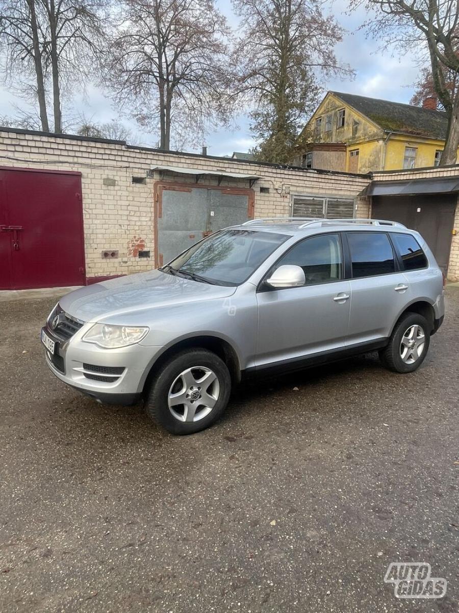 Pelēks Volkswagen Touareg 2007 Viļņa, ar dzinēja tilpumu 2.50 L un nobraukumu 238 tūkst. km par 4280 €, foto 7 vietnē AUTOMOTO.COM.LV