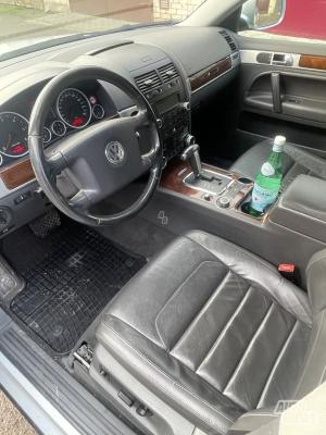 Pelēks Volkswagen Touareg 2007 Viļņa, ar dzinēja tilpumu 2.50 L un nobraukumu 238 tūkst. km par 4280 €, foto 10 vietnē AUTOMOTO.COM.LV