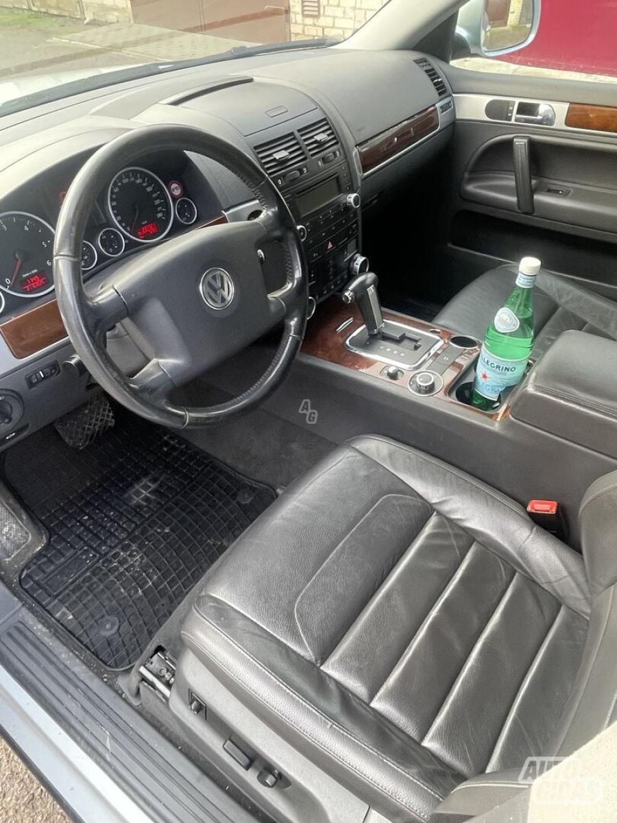 Pelēks Volkswagen Touareg 2007 Viļņa, ar dzinēja tilpumu 2.50 L un nobraukumu 238 tūkst. km par 4280 €, foto 10 vietnē AUTOMOTO.COM.LV