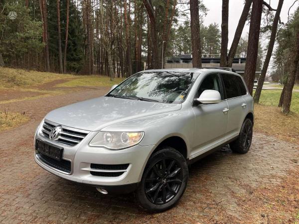 Pelēks Volkswagen Touareg 2007 Viļņa, ar dzinēja tilpumu 2.97 L un nobraukumu 262 tūkst. km par 6799 €, foto 1 vietnē AUTOMOTO.COM.LV