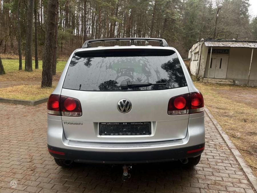 Pelēks Volkswagen Touareg 2007 Viļņa, ar dzinēja tilpumu 2.97 L un nobraukumu 262 tūkst. km par 6799 €, foto 7 vietnē AUTOMOTO.COM.LV