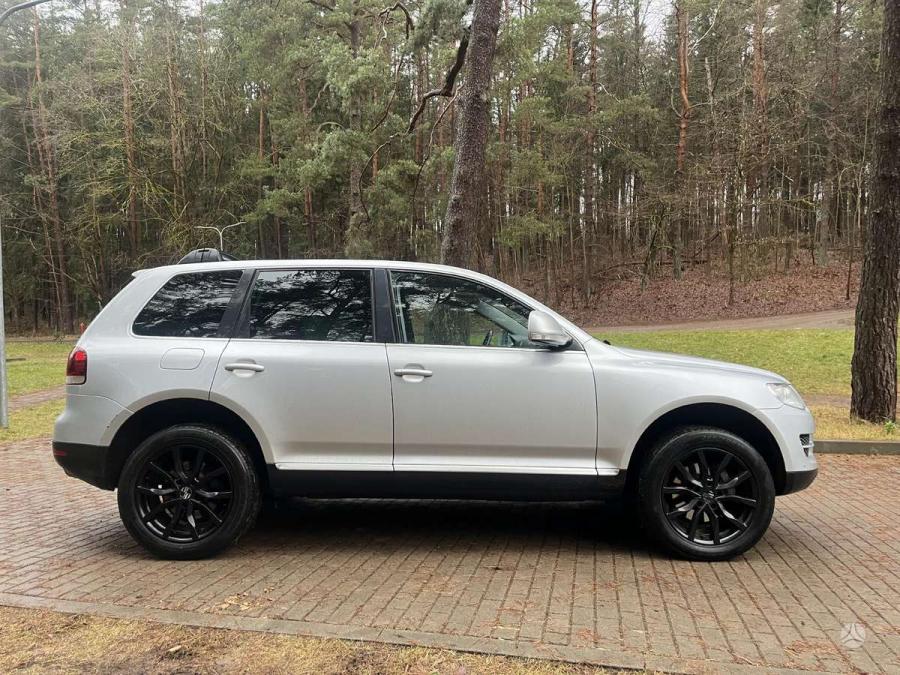Pelēks Volkswagen Touareg 2007 Viļņa, ar dzinēja tilpumu 2.97 L un nobraukumu 262 tūkst. km par 6799 €, foto 9 vietnē AUTOMOTO.COM.LV