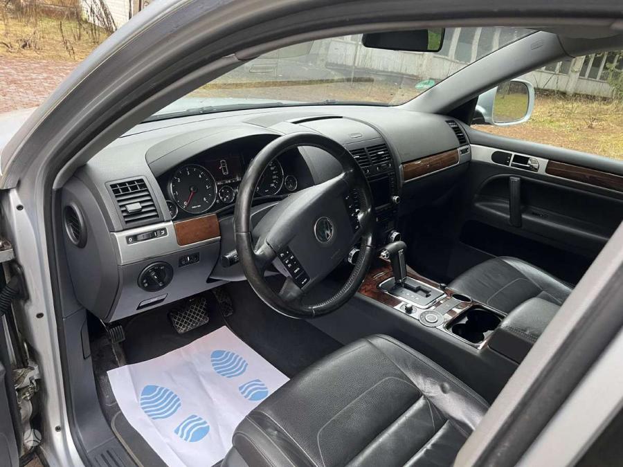 Pelēks Volkswagen Touareg 2007 Viļņa, ar dzinēja tilpumu 2.97 L un nobraukumu 262 tūkst. km par 6799 €, foto 10 vietnē AUTOMOTO.COM.LV