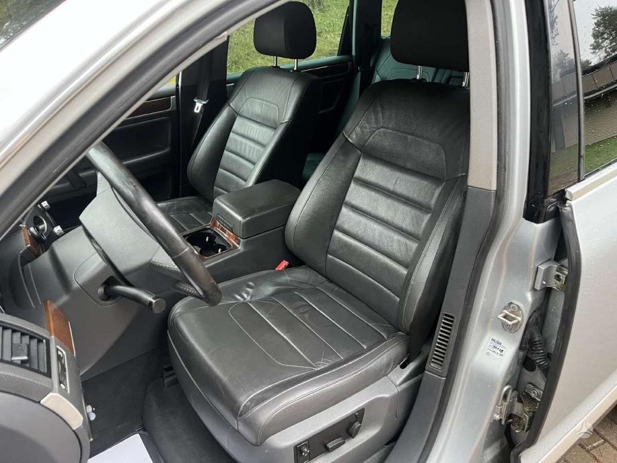 Pelēks Volkswagen Touareg 2007 Viļņa, ar dzinēja tilpumu 2.97 L un nobraukumu 262 tūkst. km par 6799 €, foto 11 vietnē AUTOMOTO.COM.LV