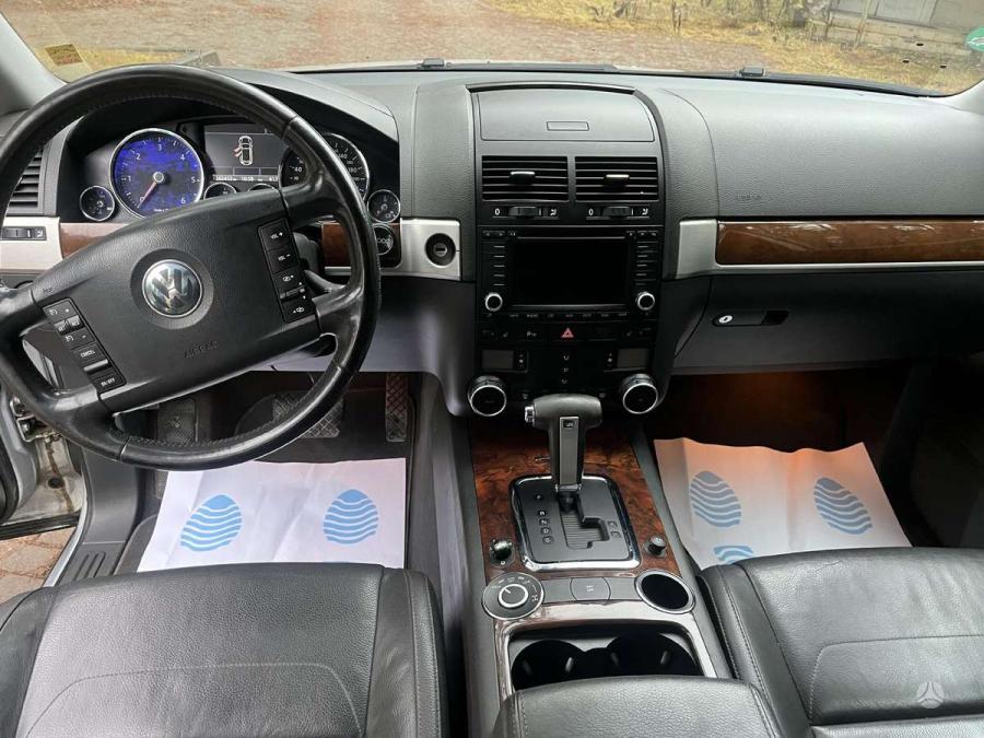 Pelēks Volkswagen Touareg 2007 Viļņa, ar dzinēja tilpumu 2.97 L un nobraukumu 262 tūkst. km par 6799 €, foto 13 vietnē AUTOMOTO.COM.LV