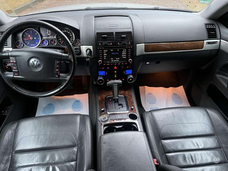 Pelēks Volkswagen Touareg 2007 Viļņa, ar dzinēja tilpumu 2.97 L un nobraukumu 262 tūkst. km par 6799 €, foto 16 vietnē AUTOMOTO.COM.LV