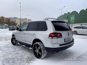 Grey Volkswagen Touareg 2007 in Tartu, with an engine capacity of 2.50 L and mileage of 362 thousand km for 3499 €, photo 2 on AUTOMOTO.COM.LV