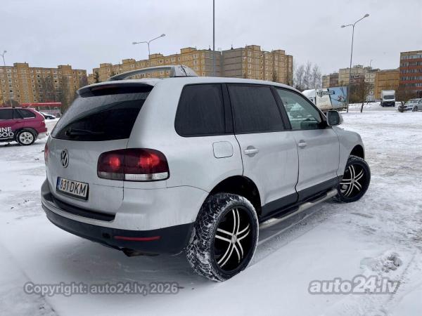 Grey Volkswagen Touareg 2007 in Tartu, with an engine capacity of 2.50 L and mileage of 362 thousand km for 3499 €, photo 4 on AUTOMOTO.COM.LV