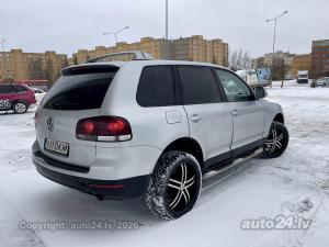 Grey Volkswagen Touareg 2007 in Tartu, with an engine capacity of 2.50 L and mileage of 362 thousand km for 3499 €, photo 4 on AUTOMOTO.COM.LV