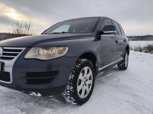 Grey Volkswagen Touareg 2007 in Vilnius, with an engine capacity of 3.00 L and mileage of 331 thousand km for 3850 €, photo  on AUTOMOTO.COM.LV