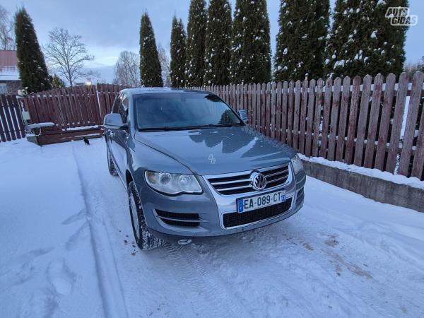 Grey Volkswagen Touareg 2007 in Vilnius, with an engine capacity of 3.00 L and mileage of 309 thousand km for 6800 €, photo 2 on AUTOMOTO.COM.LV