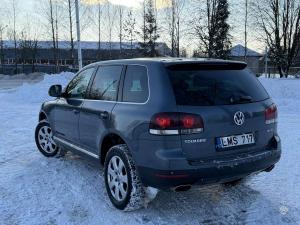 Grey Volkswagen Touareg 2007 in Salcininkai, with an engine capacity of 2.97 L and mileage of 330 thousand km for 3999 €, photo 3 on AUTOMOTO.COM.LV
