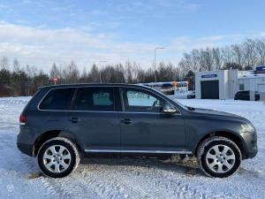 Grey Volkswagen Touareg 2007 in Salcininkai, with an engine capacity of 2.97 L and mileage of 330 thousand km for 3999 €, photo 6 on AUTOMOTO.COM.LV
