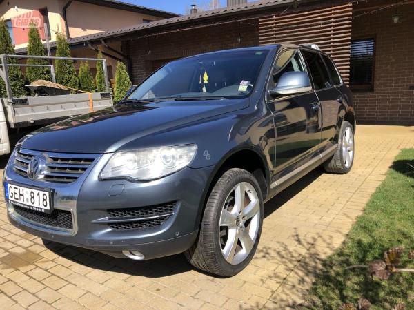 Grey Volkswagen Touareg 2007 in Vilnius, with an engine capacity of 3.00 L and mileage of 220 thousand km for 7900 €, photo 2 on AUTOMOTO.COM.LV