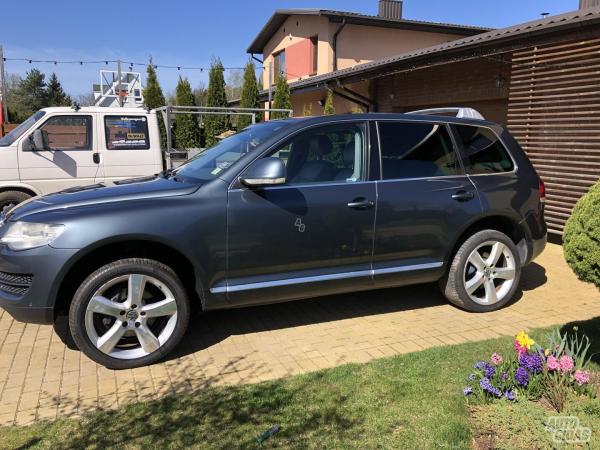Grey Volkswagen Touareg 2007 in Vilnius, with an engine capacity of 3.00 L and mileage of 220 thousand km for 7900 €, photo 3 on AUTOMOTO.COM.LV