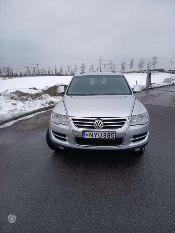 Pelēks Volkswagen Touareg 2007 Viļņa, ar dzinēja tilpumu 2.97 L un nobraukumu 385 tūkst. km par 5750 €, foto 3 vietnē AUTOMOTO.COM.LV