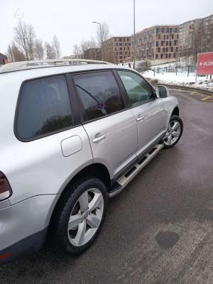 Pelēks Volkswagen Touareg 2007 Viļņa, ar dzinēja tilpumu 2.97 L un nobraukumu 385 tūkst. km par 5750 €, foto 5 vietnē AUTOMOTO.COM.LV