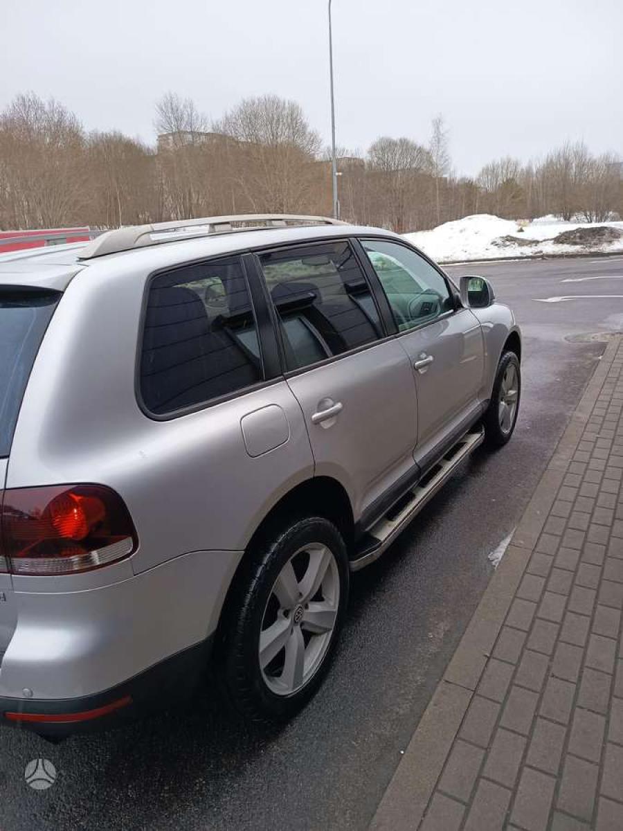 Pelēks Volkswagen Touareg 2007 Viļņa, ar dzinēja tilpumu 2.97 L un nobraukumu 385 tūkst. km par 5750 €, foto 6 vietnē AUTOMOTO.COM.LV