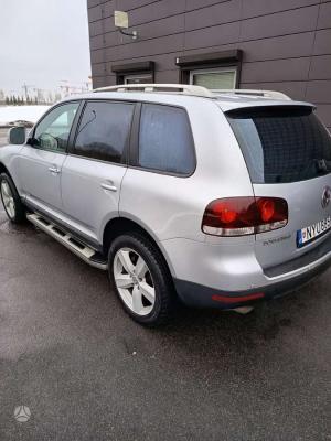 Pelēks Volkswagen Touareg 2007 Viļņa, ar dzinēja tilpumu 2.97 L un nobraukumu 385 tūkst. km par 5750 €, foto 7 vietnē AUTOMOTO.COM.LV