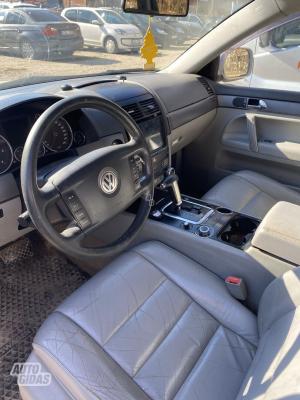 Grey Volkswagen Touareg 2007 in Klaipeda, with an engine capacity of 3.00 L and mileage of 310 thousand km for 3100 €, photo 2 on AUTOMOTO.COM.LV