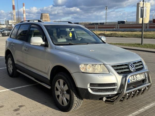 Grey Volkswagen Touareg 2007 in Kaunas, with an engine capacity of 3.00 L and mileage of 300 thousand km for 2350 €, photo 2 on AUTOMOTO.COM.LV