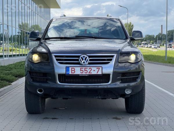 Pelēks Volkswagen Touareg 2007 Rēzekne, ar dzinēja tilpumu 3.00 L un nobraukumu 340 tūkst. km par 3800 €, foto 1 vietnē AUTOMOTO.COM.LV
