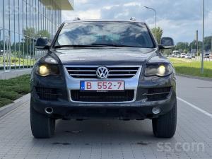 Grey Volkswagen Touareg 2007 in Rezekne, with an engine capacity of 3.00 L and mileage of 340 thousand km for 3800 €, photo  on AUTOMOTO.COM.LV