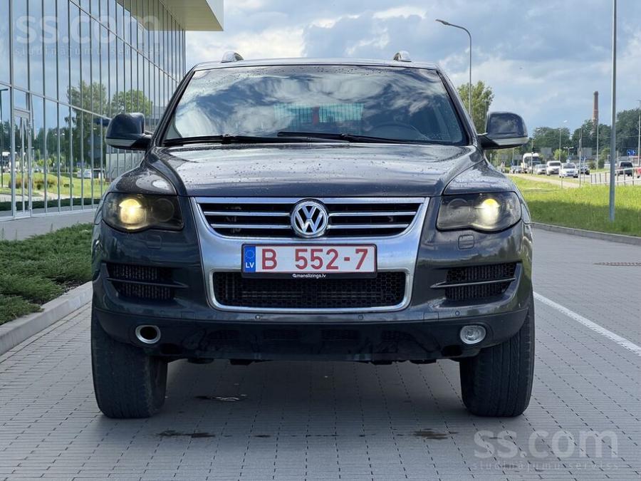 Pelēks Volkswagen Touareg 2007 Rēzekne, ar dzinēja tilpumu 3.00 L un nobraukumu 340 tūkst. km par 3800 €, foto 1 vietnē AUTOMOTO.COM.LV