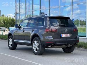 Pelēks Volkswagen Touareg 2007 Rēzekne, ar dzinēja tilpumu 3.00 L un nobraukumu 340 tūkst. km par 3800 €, foto 5 vietnē AUTOMOTO.COM.LV