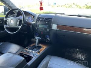 Pelēks Volkswagen Touareg 2007 Rēzekne, ar dzinēja tilpumu 3.00 L un nobraukumu 340 tūkst. km par 3800 €, foto 8 vietnē AUTOMOTO.COM.LV