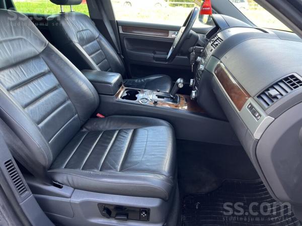 Pelēks Volkswagen Touareg 2007 Rēzekne, ar dzinēja tilpumu 3.00 L un nobraukumu 340 tūkst. km par 3800 €, foto 9 vietnē AUTOMOTO.COM.LV