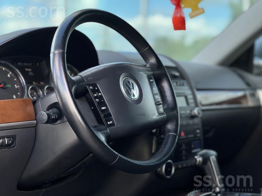 Pelēks Volkswagen Touareg 2007 Rēzekne, ar dzinēja tilpumu 3.00 L un nobraukumu 340 tūkst. km par 3800 €, foto 12 vietnē AUTOMOTO.COM.LV