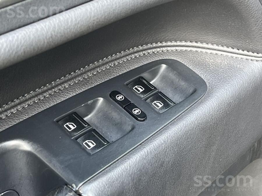Pelēks Volkswagen Touareg 2007 Rēzekne, ar dzinēja tilpumu 3.00 L un nobraukumu 340 tūkst. km par 3800 €, foto 13 vietnē AUTOMOTO.COM.LV