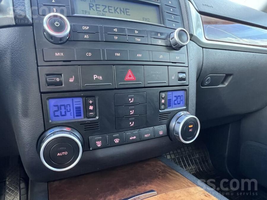 Pelēks Volkswagen Touareg 2007 Rēzekne, ar dzinēja tilpumu 3.00 L un nobraukumu 340 tūkst. km par 3800 €, foto 20 vietnē AUTOMOTO.COM.LV