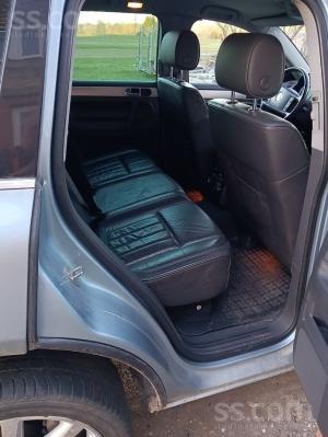 Grey Volkswagen Touareg 2007 in Gulbene, with an engine capacity of 3.00 L and mileage of 298 thousand km for 4900 €, photo 3 on AUTOMOTO.COM.LV