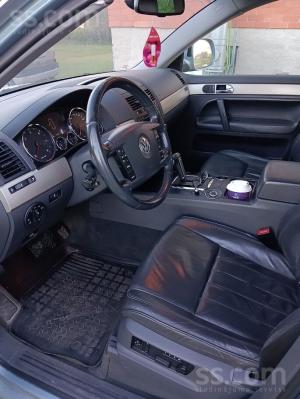 Grey Volkswagen Touareg 2007 in Gulbene, with an engine capacity of 3.00 L and mileage of 298 thousand km for 4900 €, photo 6 on AUTOMOTO.COM.LV
