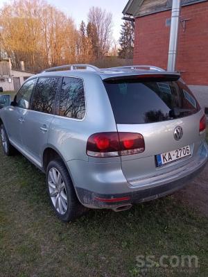 Grey Volkswagen Touareg 2007 in Gulbene, with an engine capacity of 3.00 L and mileage of 298 thousand km for 4900 €, photo 7 on AUTOMOTO.COM.LV