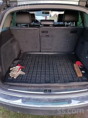 Grey Volkswagen Touareg 2007 in Gulbene, with an engine capacity of 3.00 L and mileage of 298 thousand km for 4900 €, photo 10 on AUTOMOTO.COM.LV
