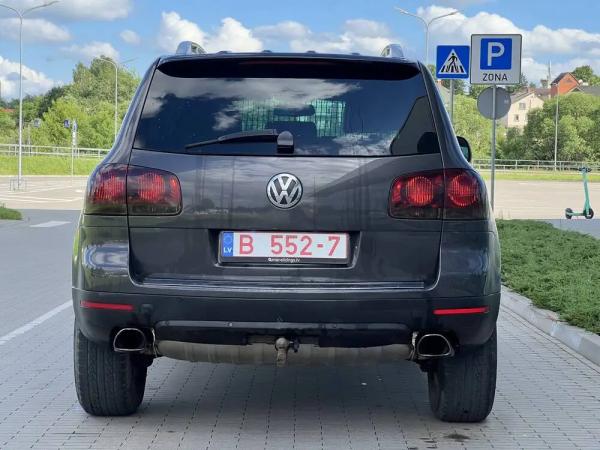 Grey Volkswagen Touareg 2007 in Rezekne, with an engine capacity of 3.00 L and mileage of 340 thousand km for 3800 €, photo 5 on AUTOMOTO.COM.LV